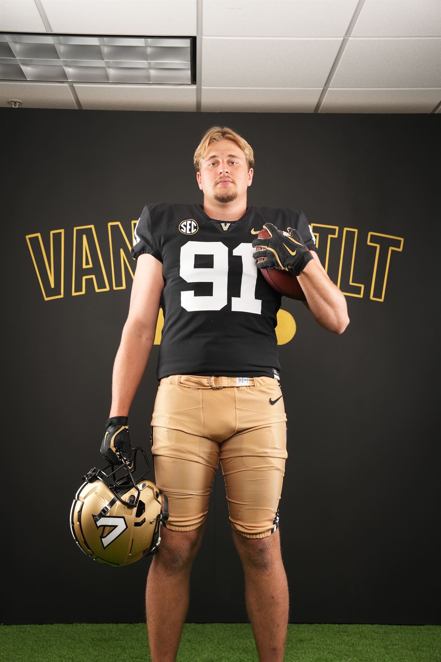 Hayden Bray, Tight End, Defensive End, Vanderbilt Commodores - NIL ...